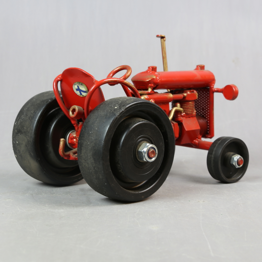 DECORATIVE SCRAP METAL, farm tractor, 19… | Auktion.se